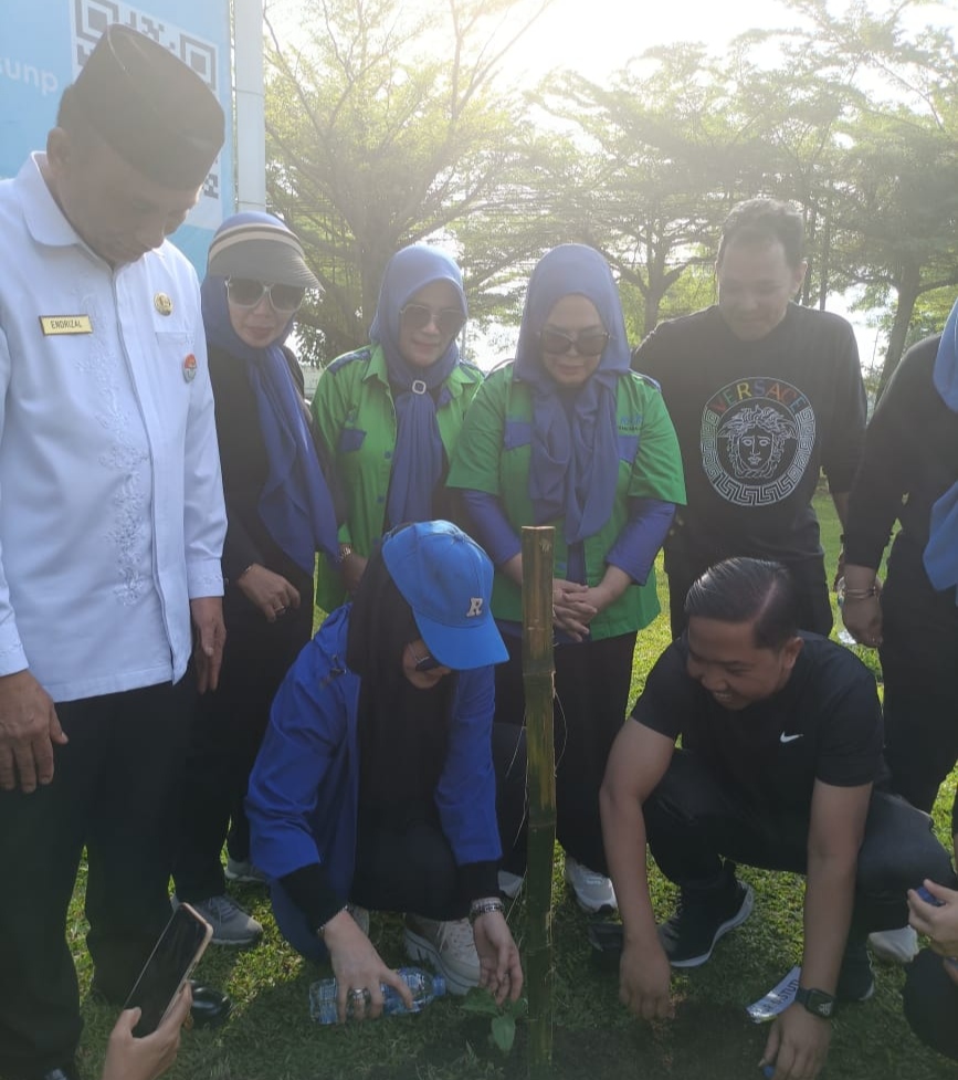 Lisda Hendrajoni Apresiasi Program UNP Go Green. UNP Sekaligus Menjadi ...