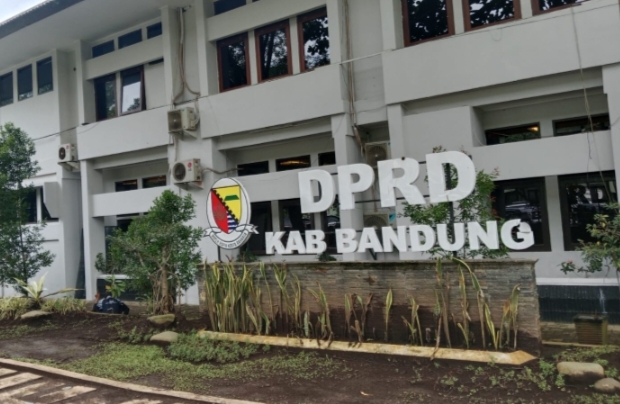 Anggota DPRD Kabupaten Bandung " Pelesiran " di Tengah Kondisi Sulit ...